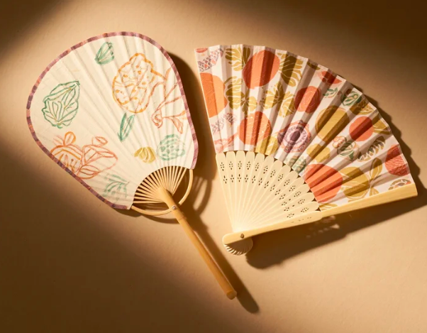 What Is the Difference Between Painted Hand Fan and Printed Fan?